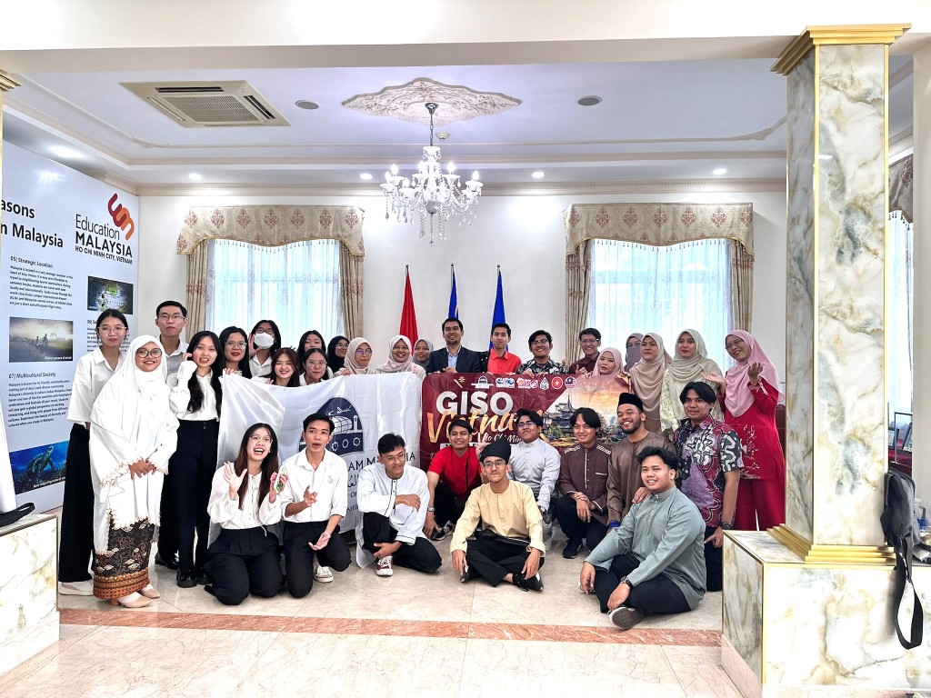 USIM Santuni Masyarakat Vietnam: Membentuk Keterampilan Budaya dan ...