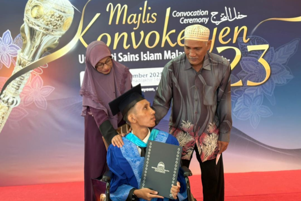 Tetap Gagah ke Pentas Konvo: Graduan USIM Bangkit Selepas Kemalangan ...